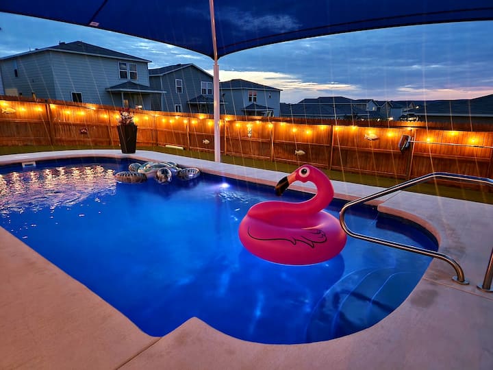Child Friendly Home + Pool Near Six Flags - Helotes, TX