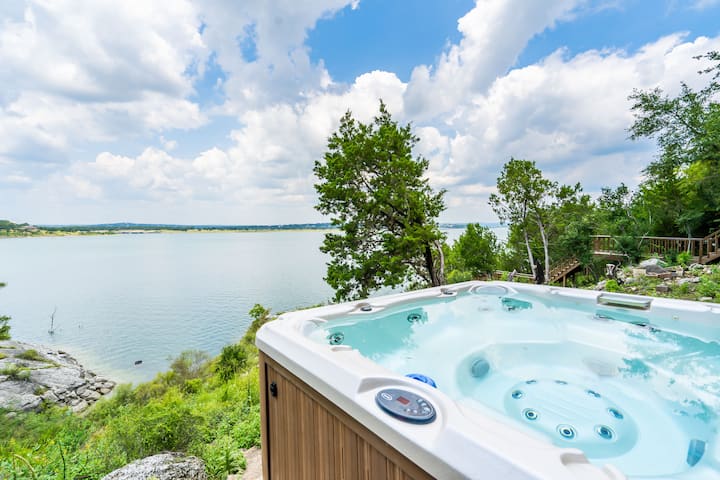 Canyon Lake Lakefront Getaway| Hot Tub Bliss - キャニオン・レイク, TX