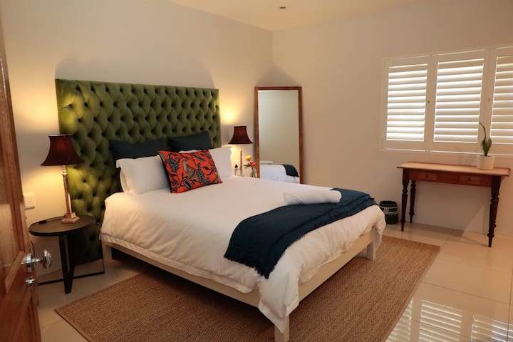 Gorgeous 1-bedroom Sandton Flat - Sandton