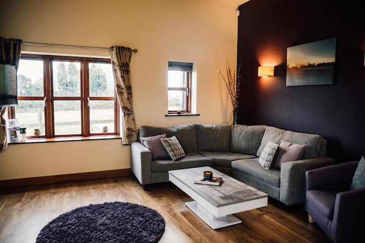 Luxurious, Spacious Countryside Cottage: Tawny - Staffordshire
