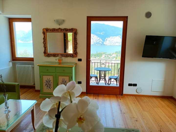 Domus Incantus • Lake View Retreat • Apt 6 - Malcesine