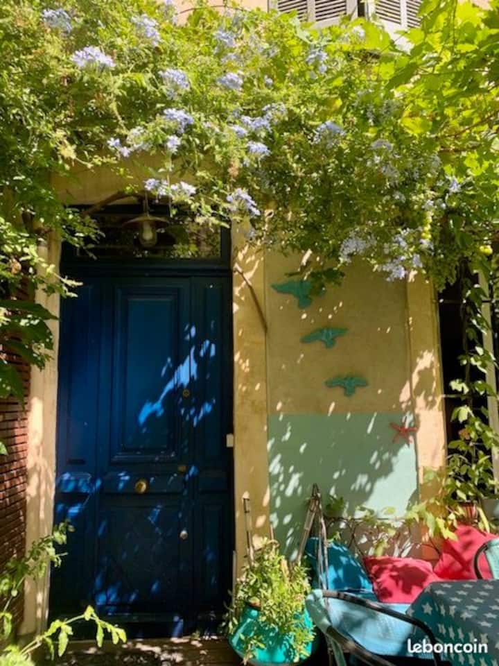 Chambre + Sdb Privés Sur Cour Quais De La Fontaine - Nîmes