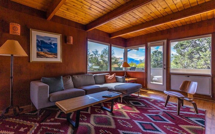 Mesa Midcentury W/views, Garden, Privacy, Central - Colorado Springs, CO