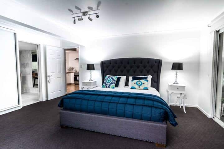 Noosa's Fig & Mulberry Luxury Apartment - Tewantin