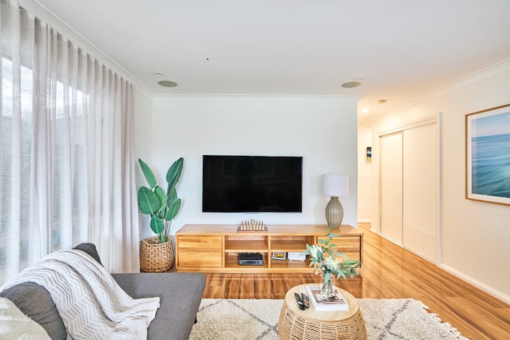 Entire House With Hot Spa And Pool. Walk To Beach! - Coolangatta