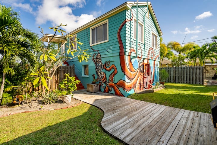 Octopad/cozy 2bdrm Private Suite - St. Petersburg, FL