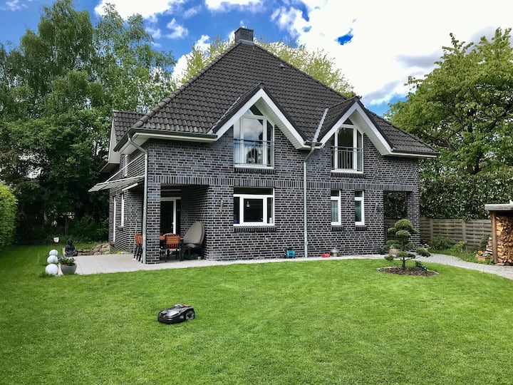 Großzügige Wohnung Für 5 Erwachsene - Ahrensburg