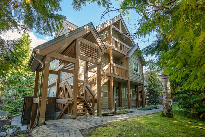 Free Parking Townhome For Ski And Golf - Whistler