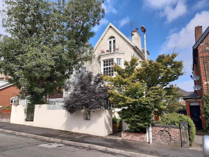 Modern Studio With Garden View 5 Mins To The Beach - Wirral