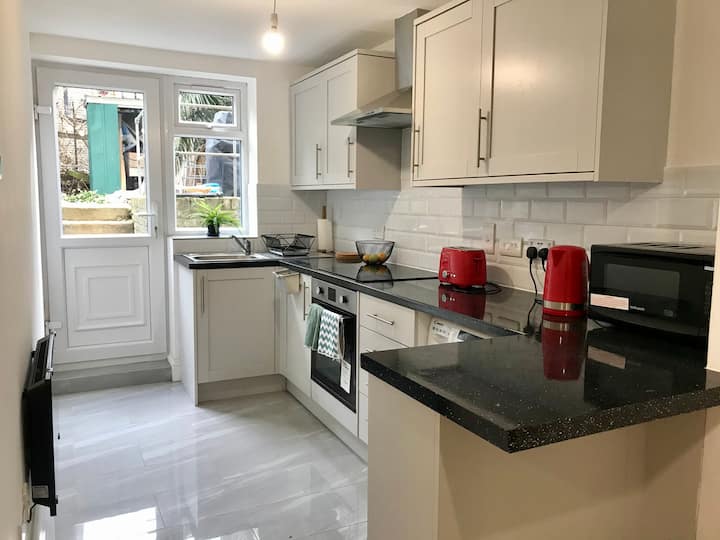 2 Bedroom Apartment  (Zone1) Close To Big Ben (A) - London, UK