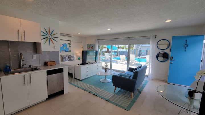 Modern So. Palm Springs Studio 29+day Corp Rental - Palm Springs, CA