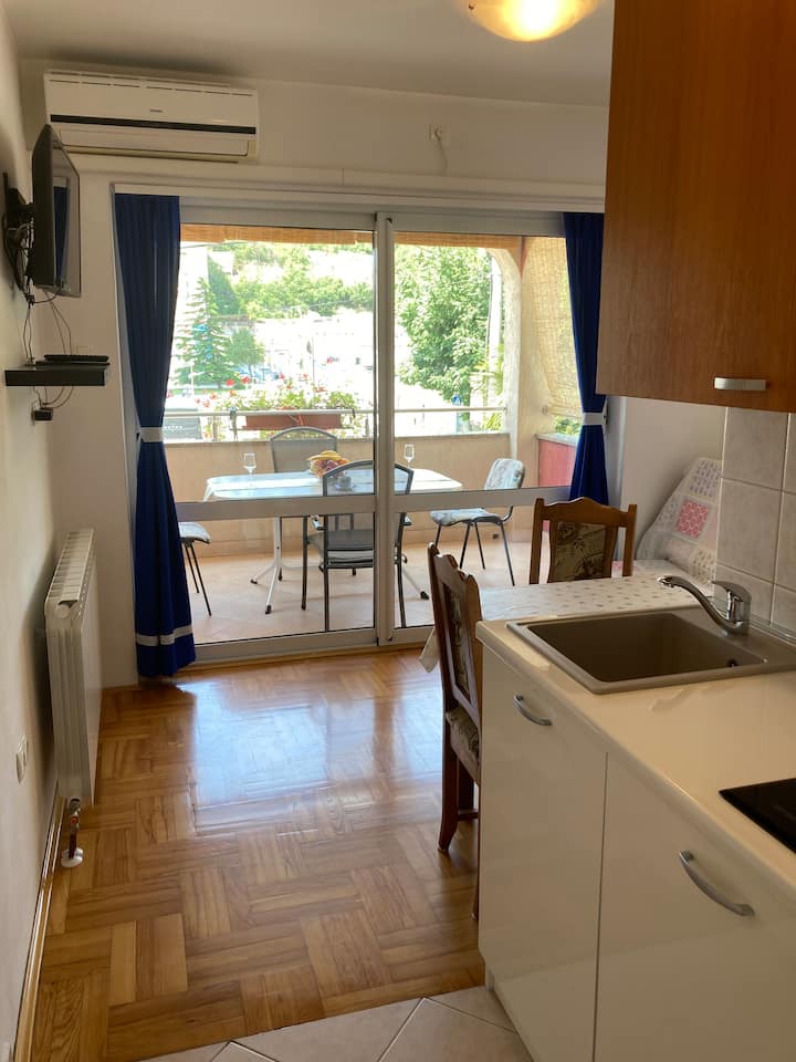 Apartment Laura 2* * * 2+1  Persons,crikvenica - Selce