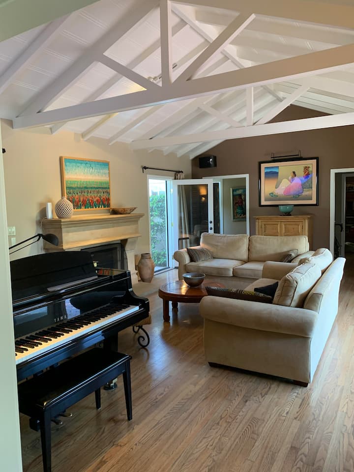 Ranch Style Living On A Quiet Lane In Hope Ranch - ゴレタ, CA