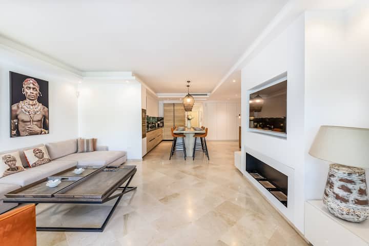 Beautiful 3 Bdr Renovated Apt 2mn Stroll To Sea - Marbella