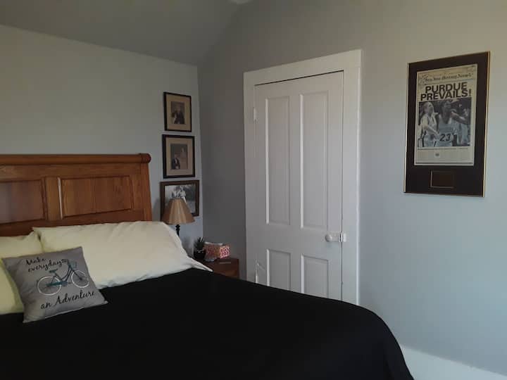 Large King Bed Suite, On Farm B&b Near Purdue - West Lafayette, IN