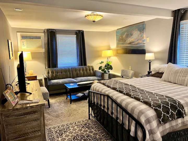Roman Gardens Private Suite - New Orleans, LA