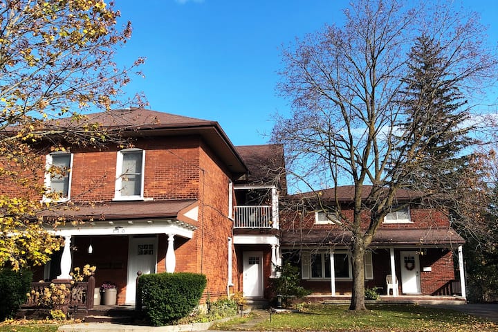 Suite Life #2 Victorian Tourist Home Balcony&porch - Peterborough, ON, Canadà