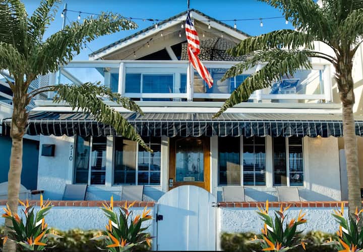 Spacious Oceanfront Vacation Home Beach/bay Access - Newport Beach, CA