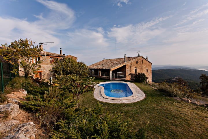 Isolated Masia, Close To The Stars - Oliana