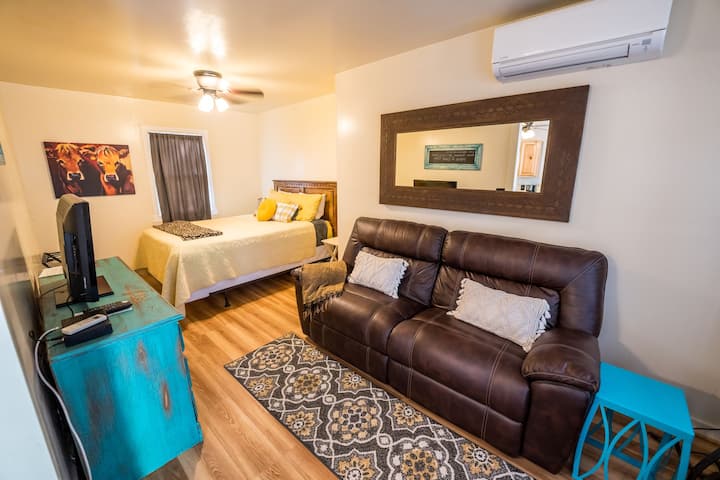 The Cherry Tree House Downtown Paso Robles - Austin Hope Winery, Paso Robles