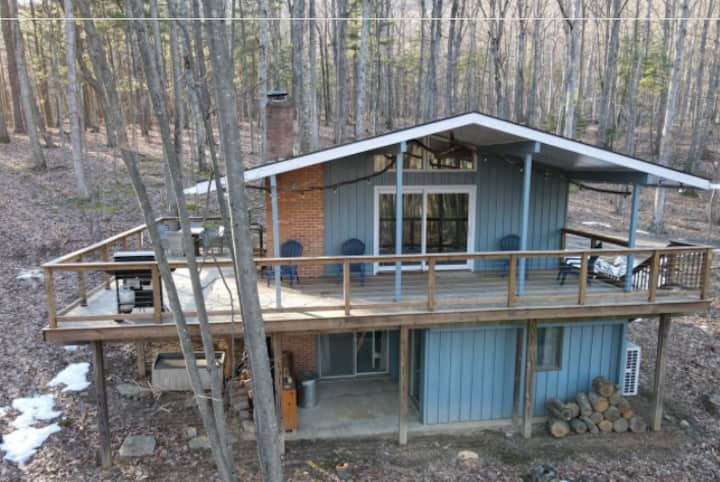 Berkeley Springs Cabin Getaway - Berkeley Springs, WV