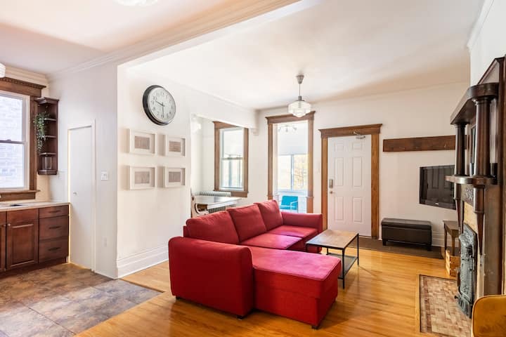 Spacious Second Floor Private Little Italy Apt - Toronto