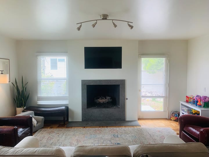 Cozy Home By The Beach! - Santa Barbara, CA
