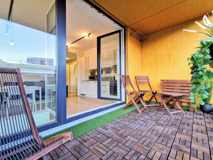Modern 2br Apt: Balcony, Free Parking, City Center - Tallinn