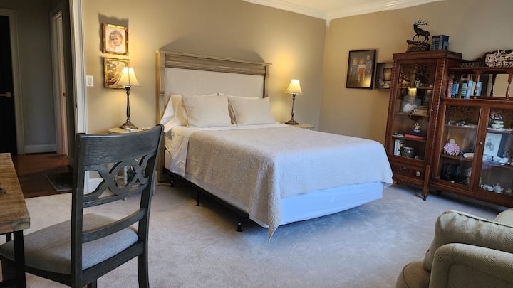 Slumber Up: Near Downtown Gville /Airport/hospital - Greer, SC