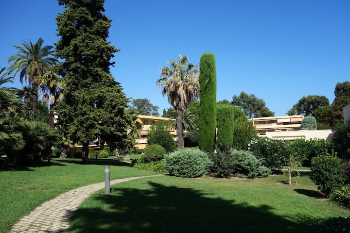 Très Calme T3 à Antibes, Piscine Et Plage à Pied - Antibes