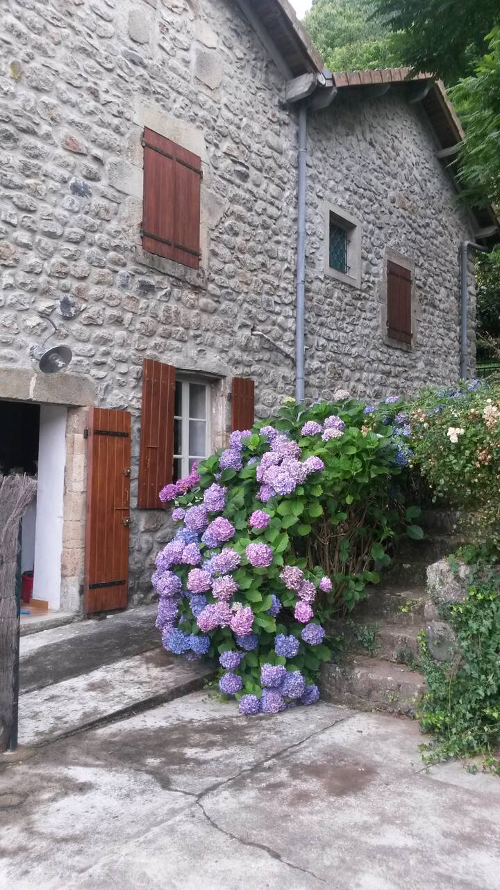 Location Saisonnière Dans Un Cadre Calme - Ardèche