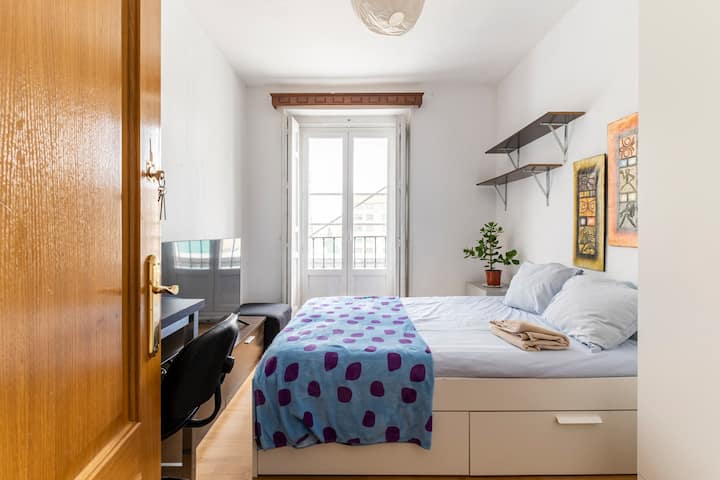 Habitación Doble Con Desayuno Incluido. - Madrid
