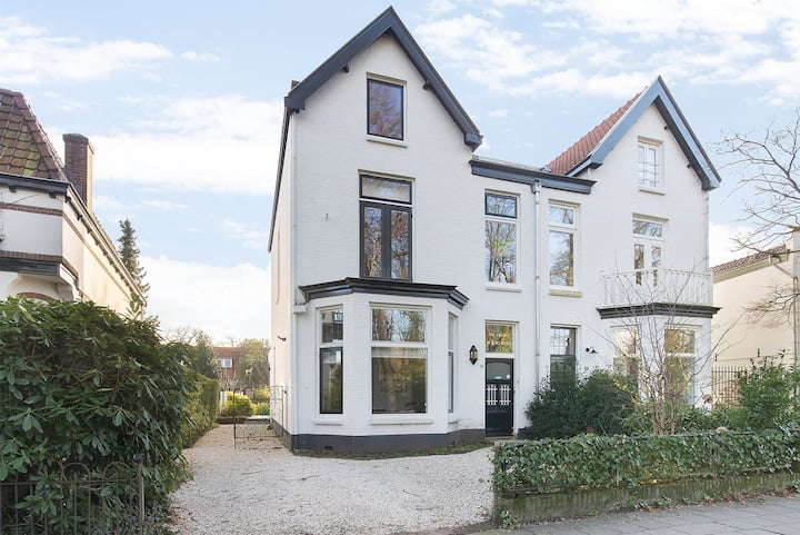 Sunny & Spacious Family Home Near Amsterdam - Hilversum