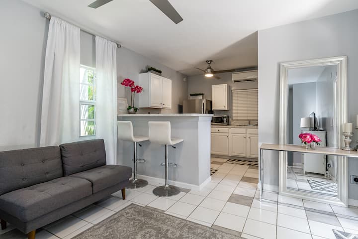 Chic Palm Beach Guesthouse With Zen Garden - Palm Beach, FL