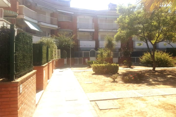 Apartamento Bajo De Dos Dormitorios En La Antilla - Lepe