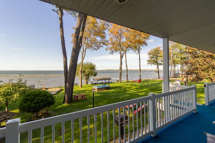 Bh Large, 4bedroom Lakefront Beach House Sleeps 12 - Houghton Lake, MI