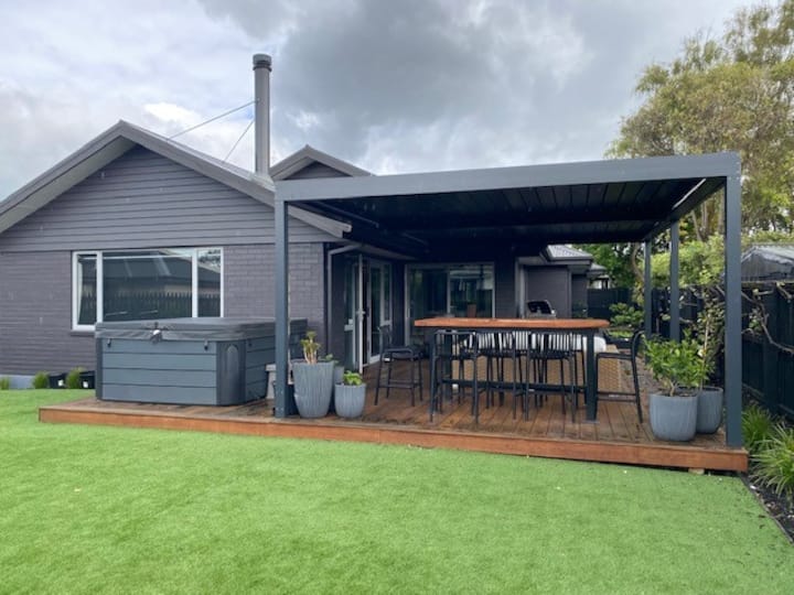 Modern 5-bedroom Gem - Christchurch