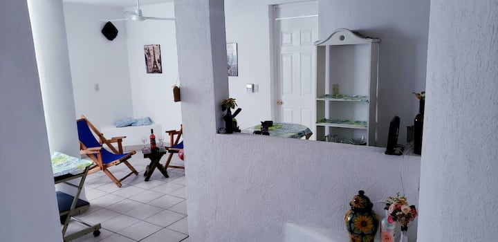 Aqua, Wifi 4 Blocks From The Beach - 芝華塔尼歐