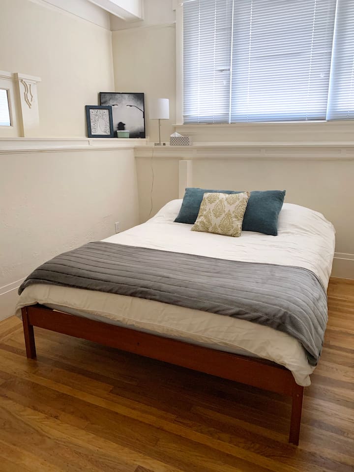 Private Bedroom Near Union Square - San Francisco, CA