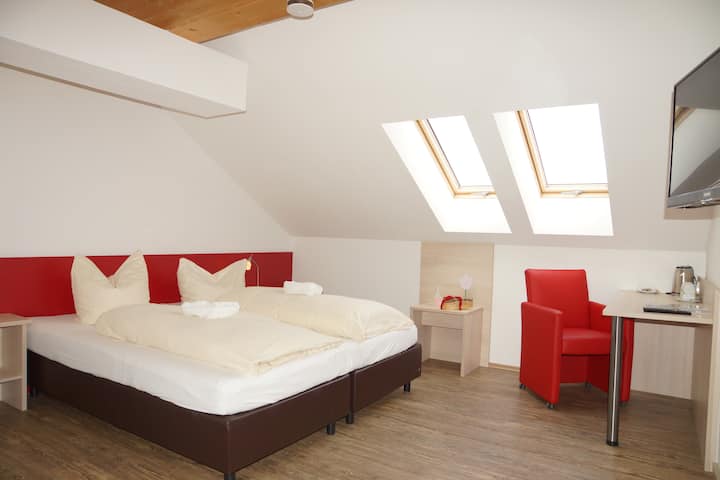 Doppelzimmer Etagenbad (Insg. 3 Zimmer/ein Bad) - Schwangau