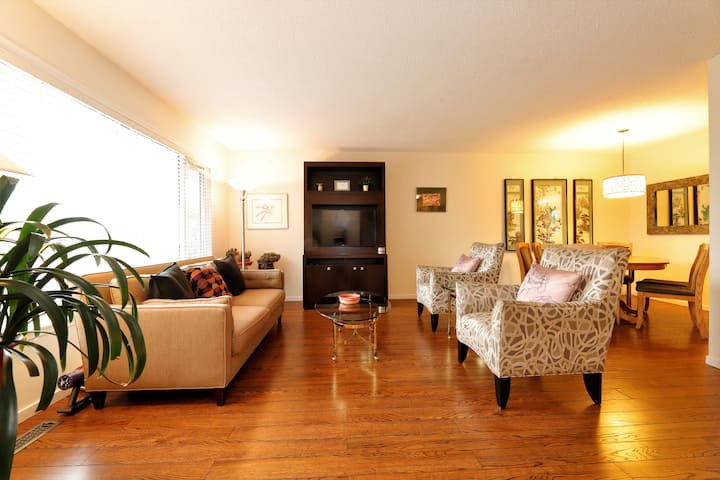 Rundle ( 3) Three Bedroom Entire Main Floor House - Calgary