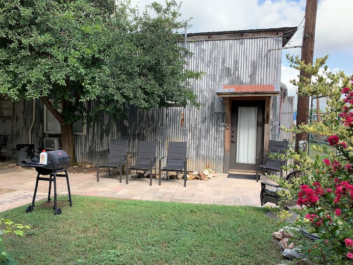 Bungalow Suite #B - Cloud Lane - New Braunfels, TX