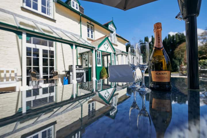 10 Best Airbnb Vacation Rentals In Laugharne, UK - Updated 2024 | Trip101