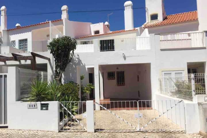 Maison Typique Centre-ville Tout Confort - Albufeira