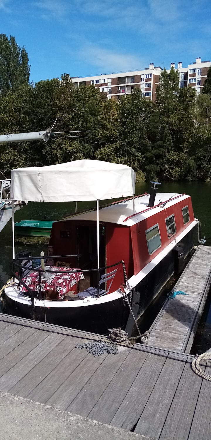 25 Best Airbnb Houseboat Rentals In Paris | Trip101