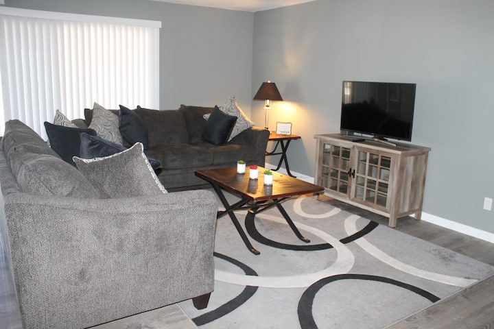 Spacious 3 Bedroom House On The Golf Course. - Laughlin, NV