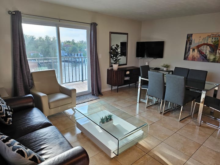 2 Bedroom 2 Bath Steps To The Beach! - Miami Beach