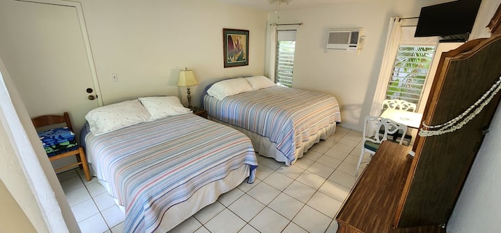Pillows In Paradise, "Tropical" Private Studio - Kailua, HI