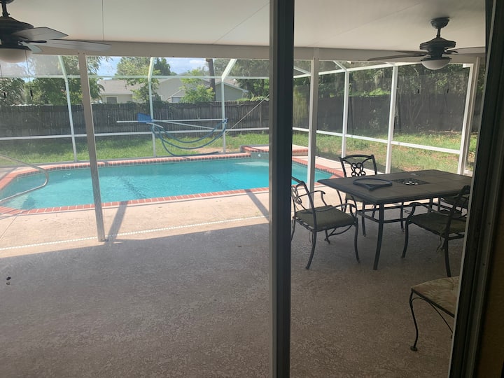 3 Bedroom Home With Pool On Quiet Rd - Spring Hill, FL