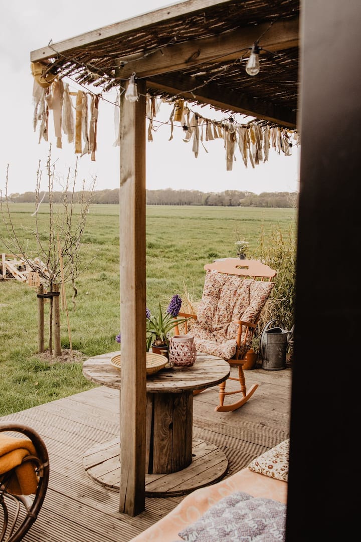 Pipowagen 2, Back To Basic In Paradise - Leiden